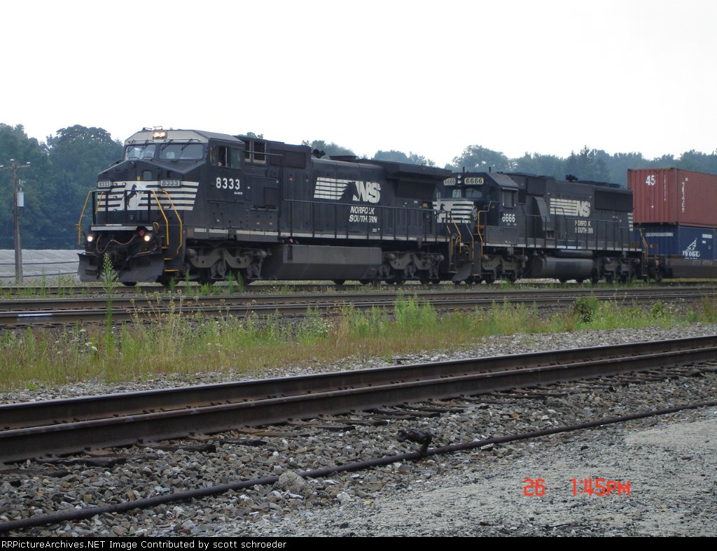 NS 8333 & MS 6666 lead the NS I4Z EB